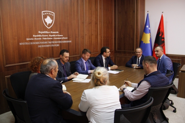 Vesel Krasniqi merr detyrën e Ministrit të Tregtisë dhe Industrisë ... Vesel Krasniqi merr detyrën e Ministrit të Tregtisë dhe Industrisë ...