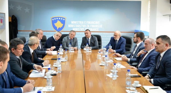 Ministri i Financave dhe Transfereve Besnik Bislimi zyrtarisht pranon ...