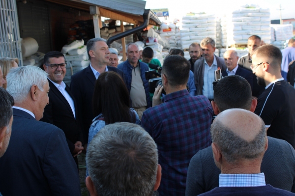 Gjilani shpërndan farë gruri për 940 fermerë - Bujqësi - Ekonomia